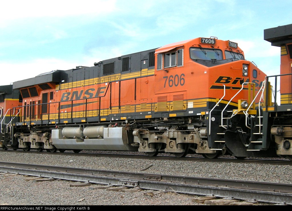 BNSF 7606